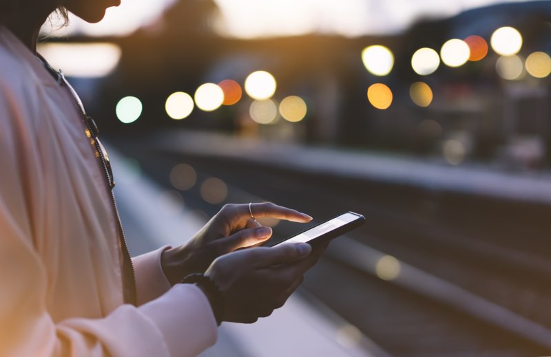 Norge surfer mindre på mobilen - Nkom